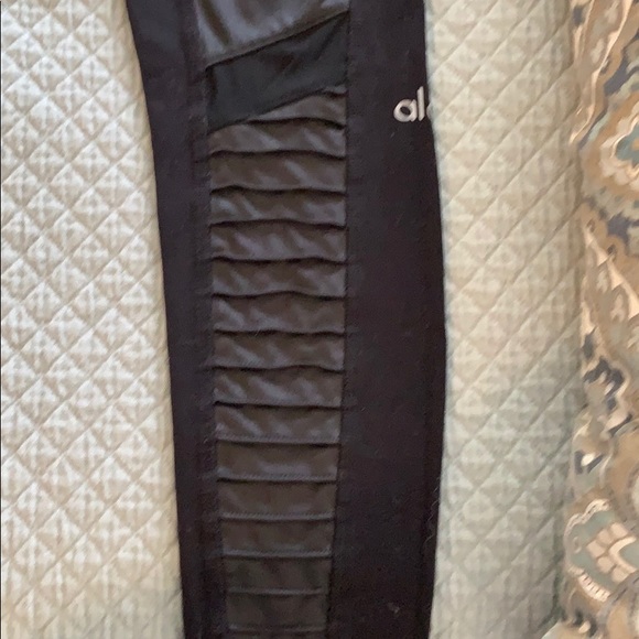 ALO Yoga | Pants & Jumpsuits | Alo Black Moto Legging | Poshmark